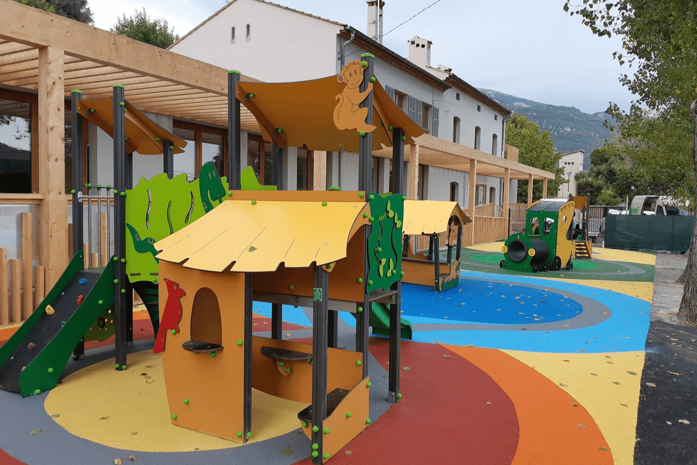 Mobysol, pose d'espaces ludiques et sportifs PACA : sols, gazons, jeux